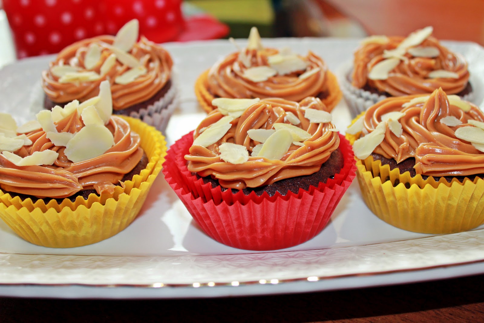 Pasisukiojimai virtuvėje: Šokoladiniai keksiukai su rududu peruku