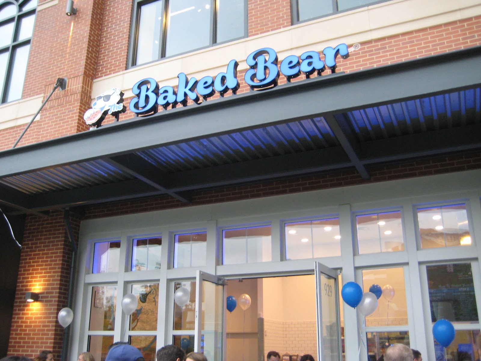 Robert Dyer @ Bethesda Row: The Baked Bear Pike & Rose review (Video ...
