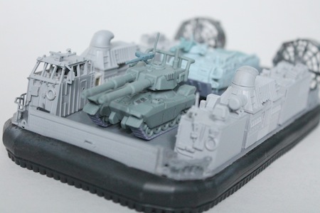 Dennis-Toys: Trumpeter - 1/144 U.S Navy Landing Craft Air Cushion LCAC Kit