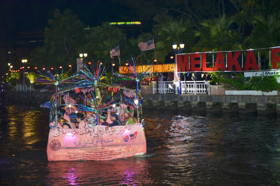TOURISM MELAKA: Pertandingan Selawat Nabi Atas Bot-Melaka River Cruise