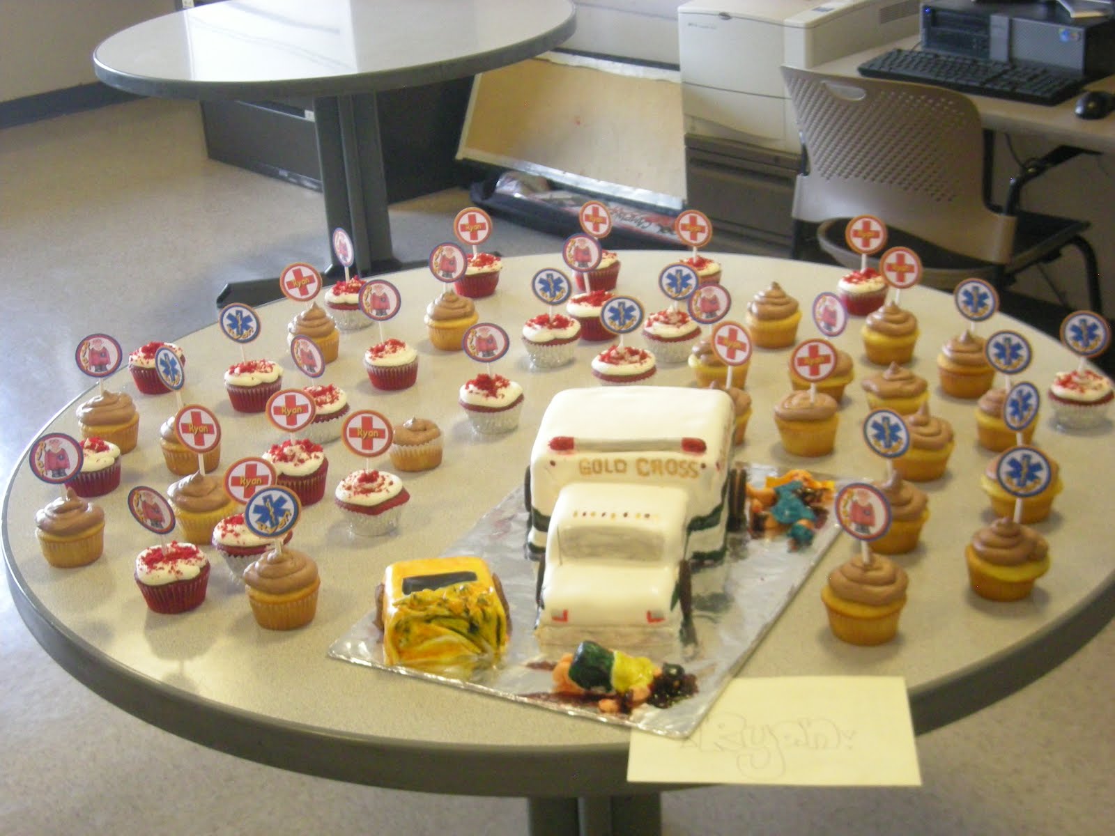 Dolli Crafts: The Ambulance Cake....