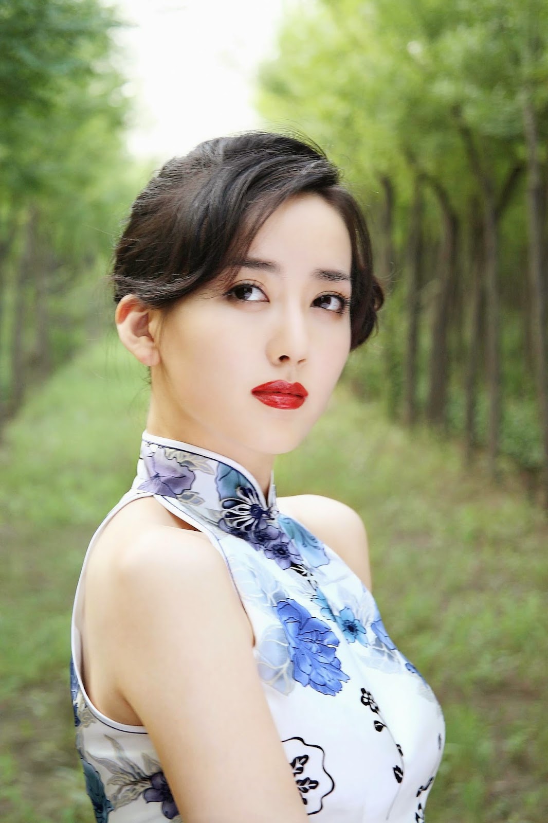 Best Free Pictures: Beautiful Chinese actress - Hu YingYi
