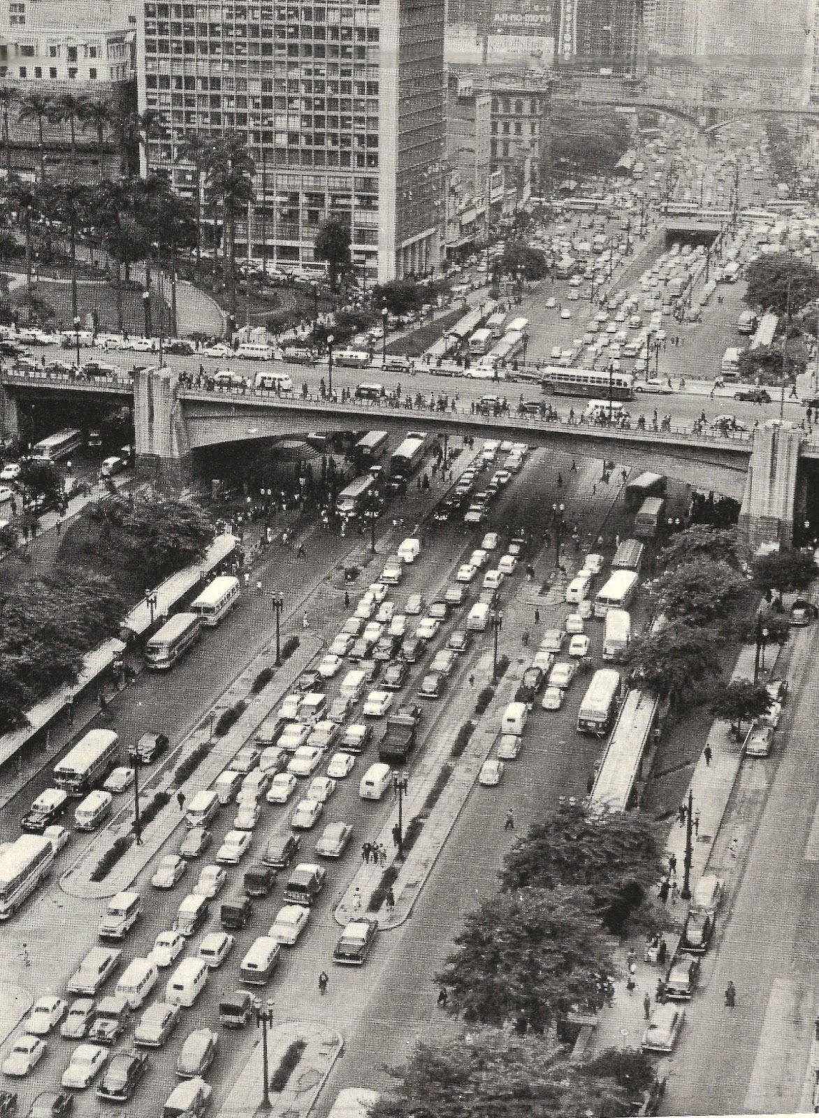 História Mundi: Imagens Históricas 16: Congestionamento em São Paulo
