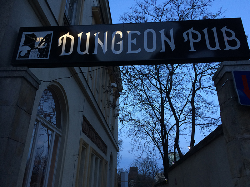 Game Analyticz: DUNGEON PUB: mais um EXCELENTE reduto lúdico para jogar e beber na Bratislava ...