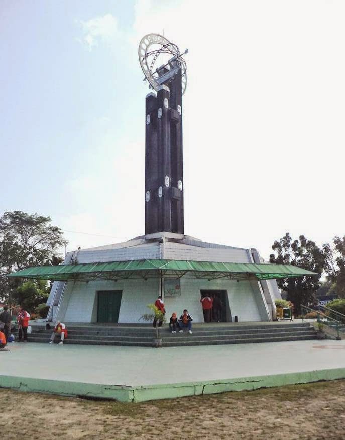 BRONDOL_30: Tugu Khatulistiwa Pontianak