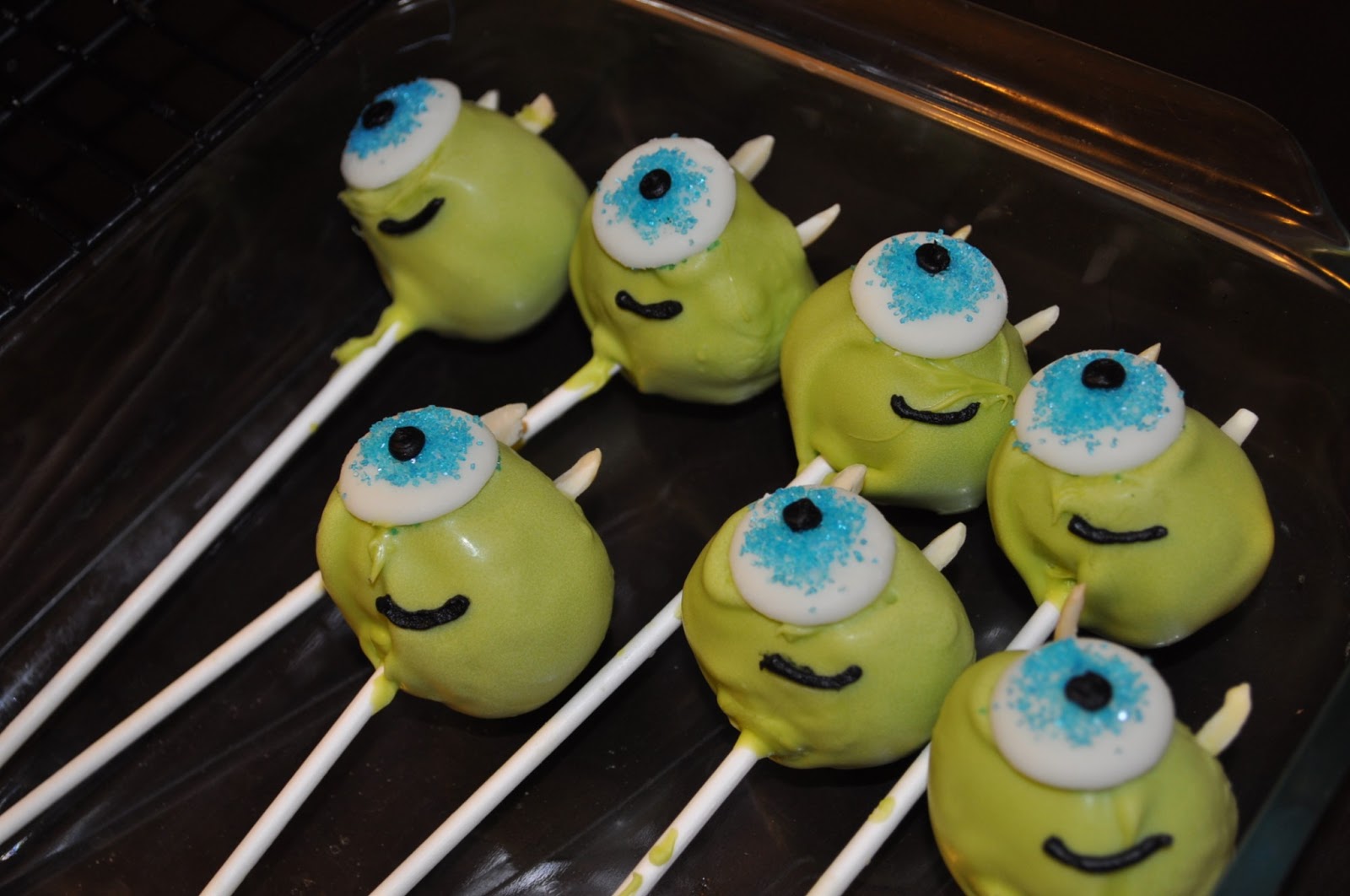 Chronicles of a Foodie: Mike Wazowski Cake Pops
