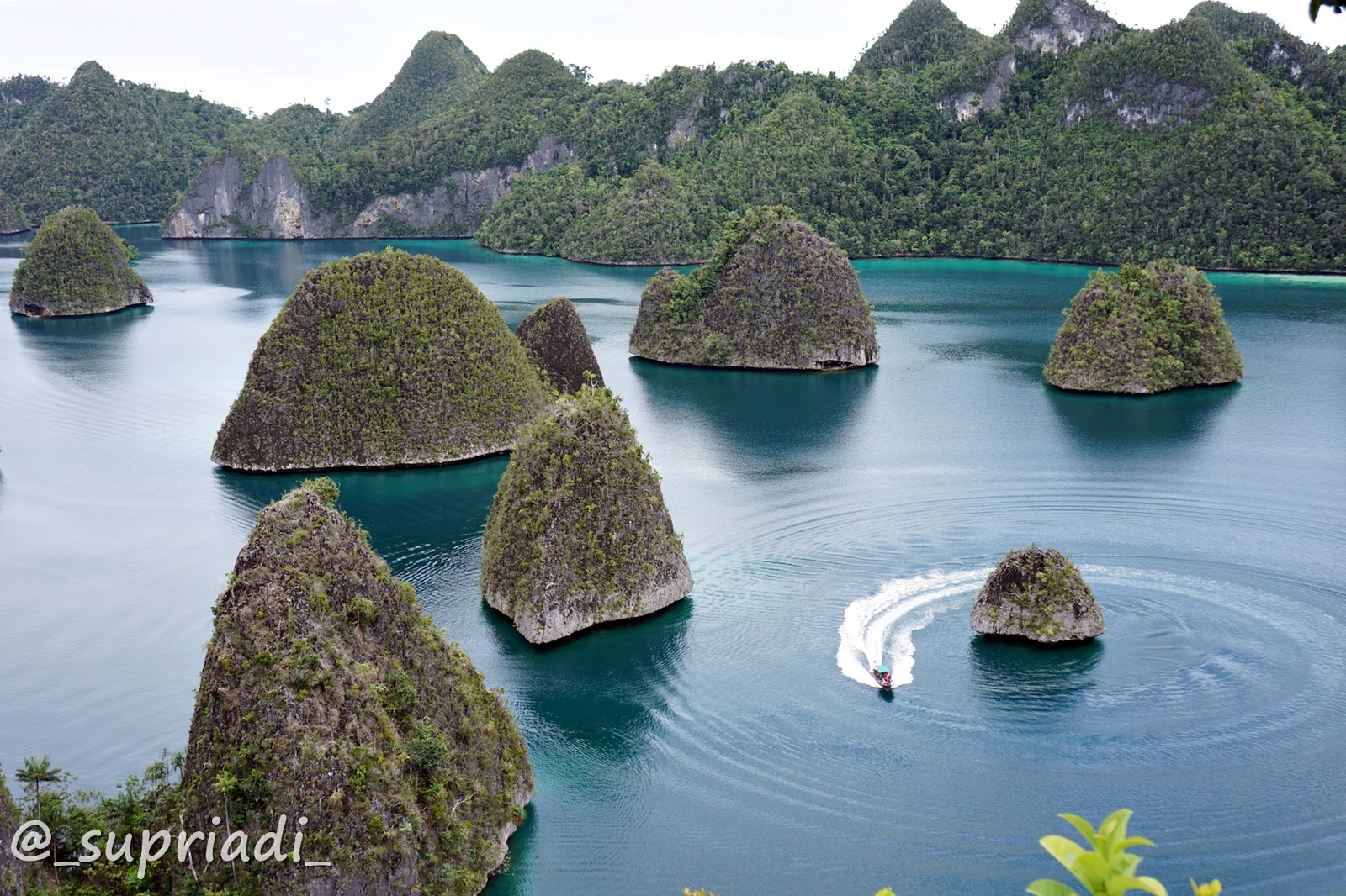 Pendakian Wayag - Raja Ampat Trip Part 1 ~ Cerita Dimulai
