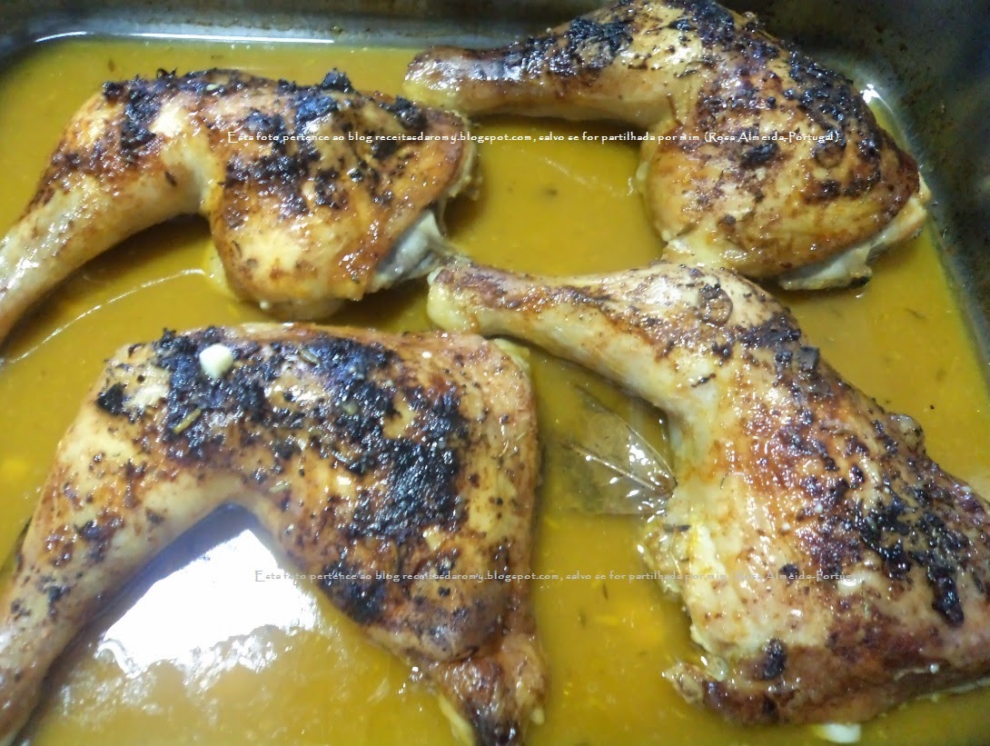 Pernas de frango assadas com açafrão e laranja