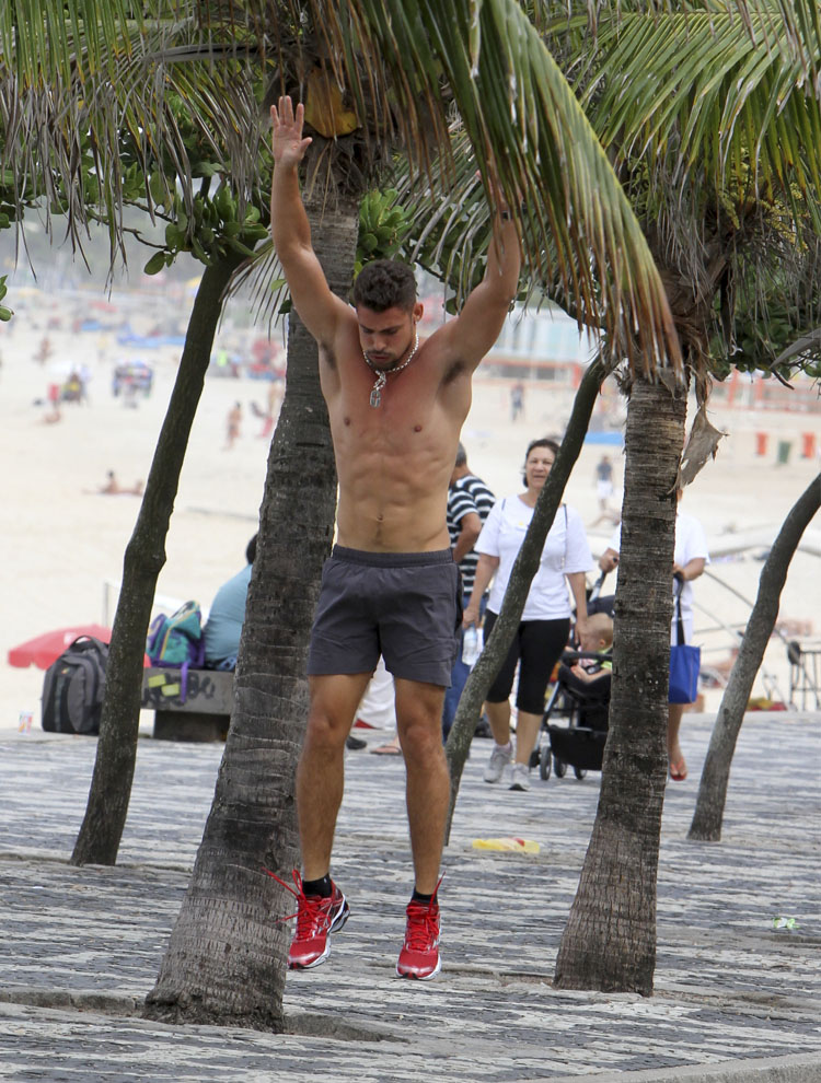 BULTOS-ADICTOS: FAMOSOS