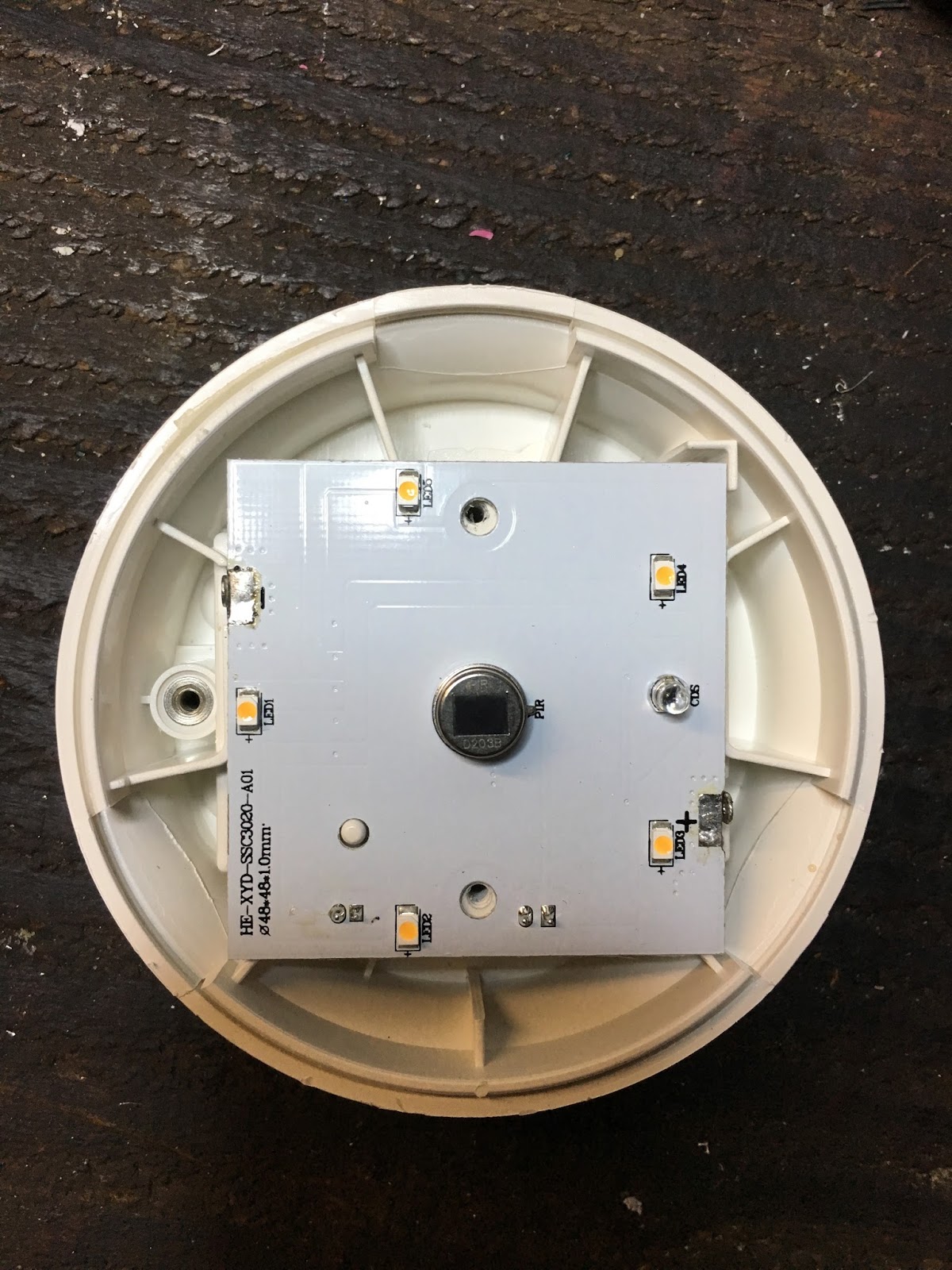 blog.ambor.com: Hacking an IKEA MOLGAN light