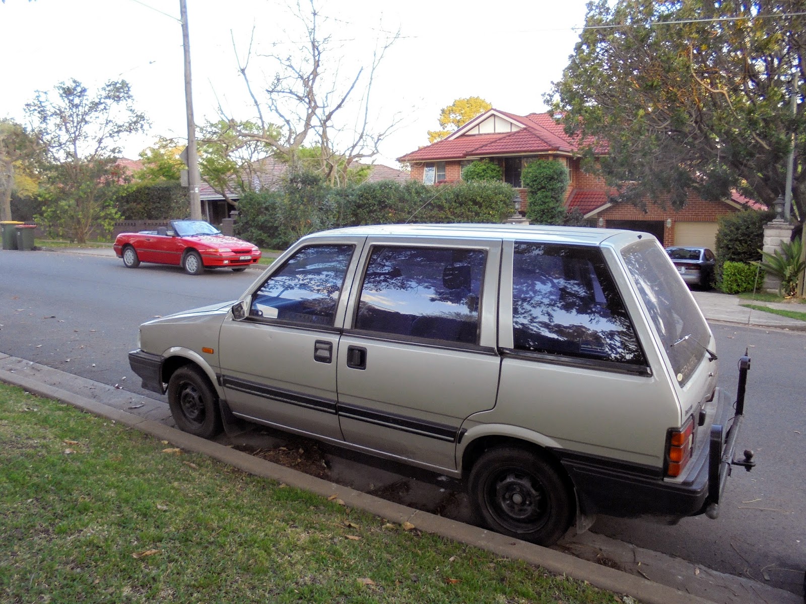 Aussie Old Parked Cars: 1985 Nissan Prairie
