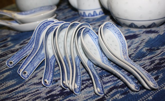 Lemari Cantique: pasangan mangkuk cendol dan sudu rice grain