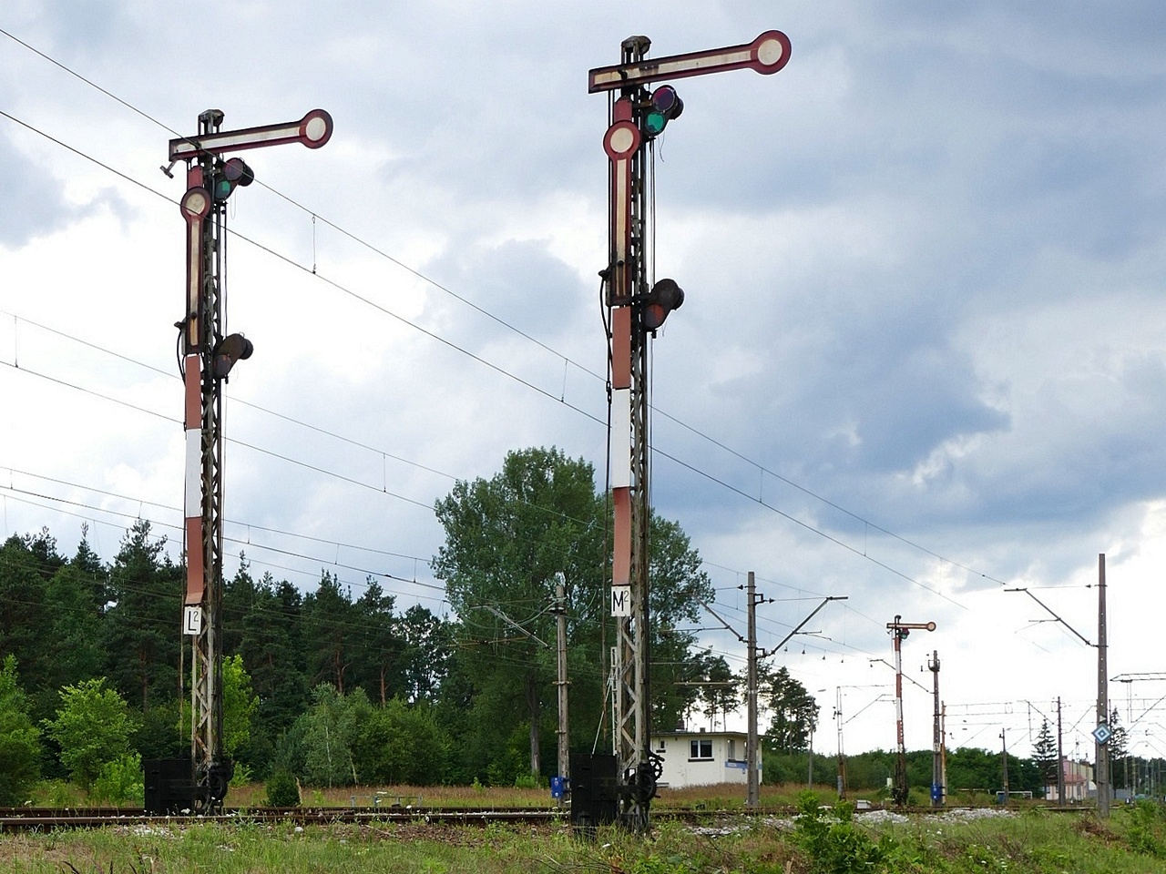 Semafory kształtowe na linii kolejowej nr 61 przechodzą do historii ...