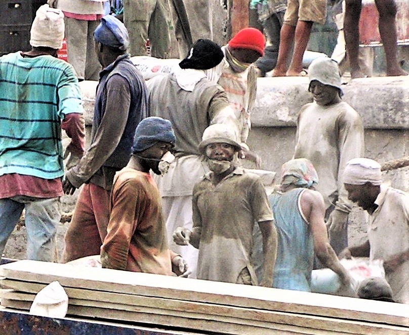 East African Notes and Records: DOCKERS IN MALINDI PORT, ZANZIBAR