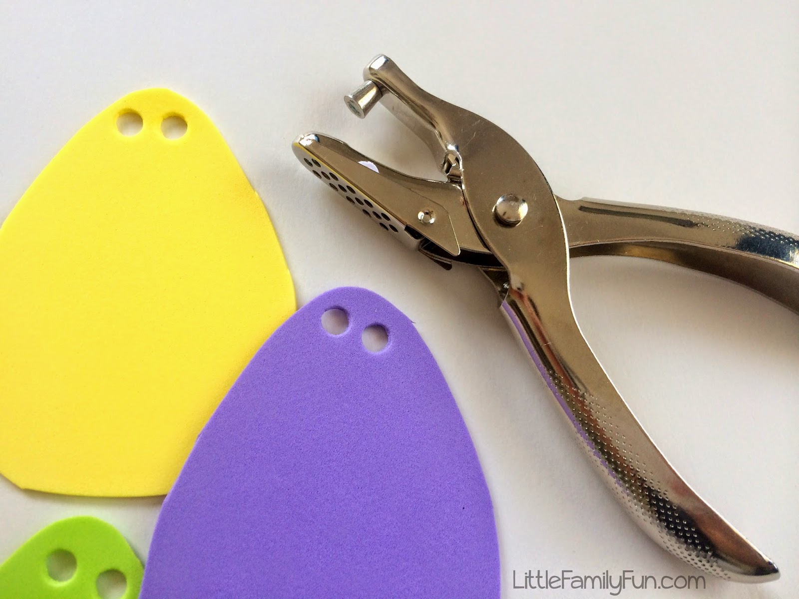 Little Family Fun: Easy DIY Easter Egg Garland