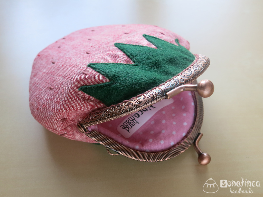 How to Sew a Purse "Strawberry" ~ Free-Tutorial.net