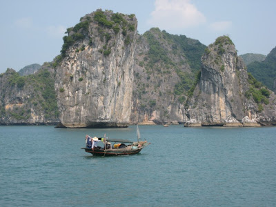 Xin chao!: Vietnam beautiful beaches, islands and bays