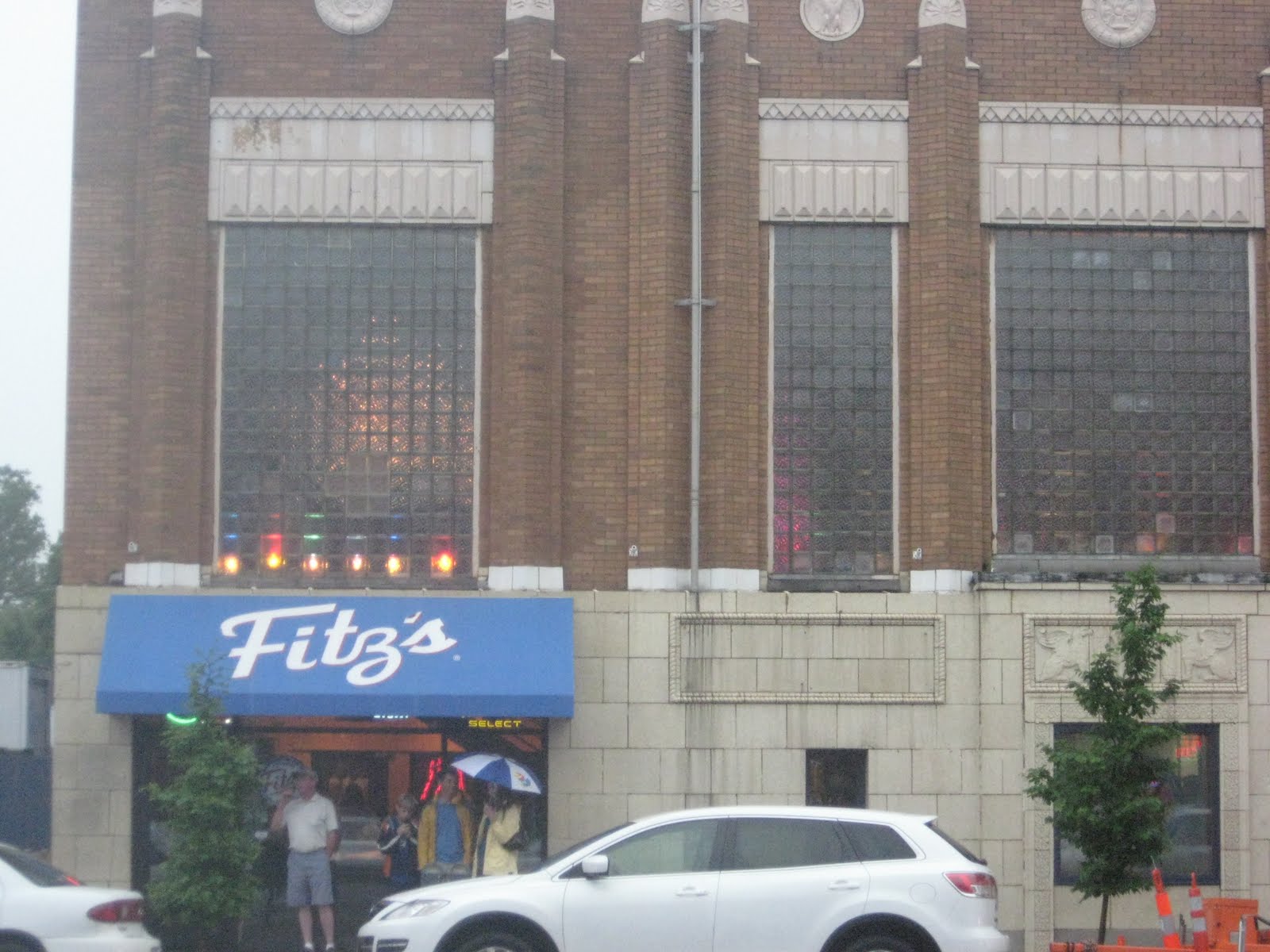 Saint Louis Adventures: Fitz's American Grill & Bottling Works on The Loop