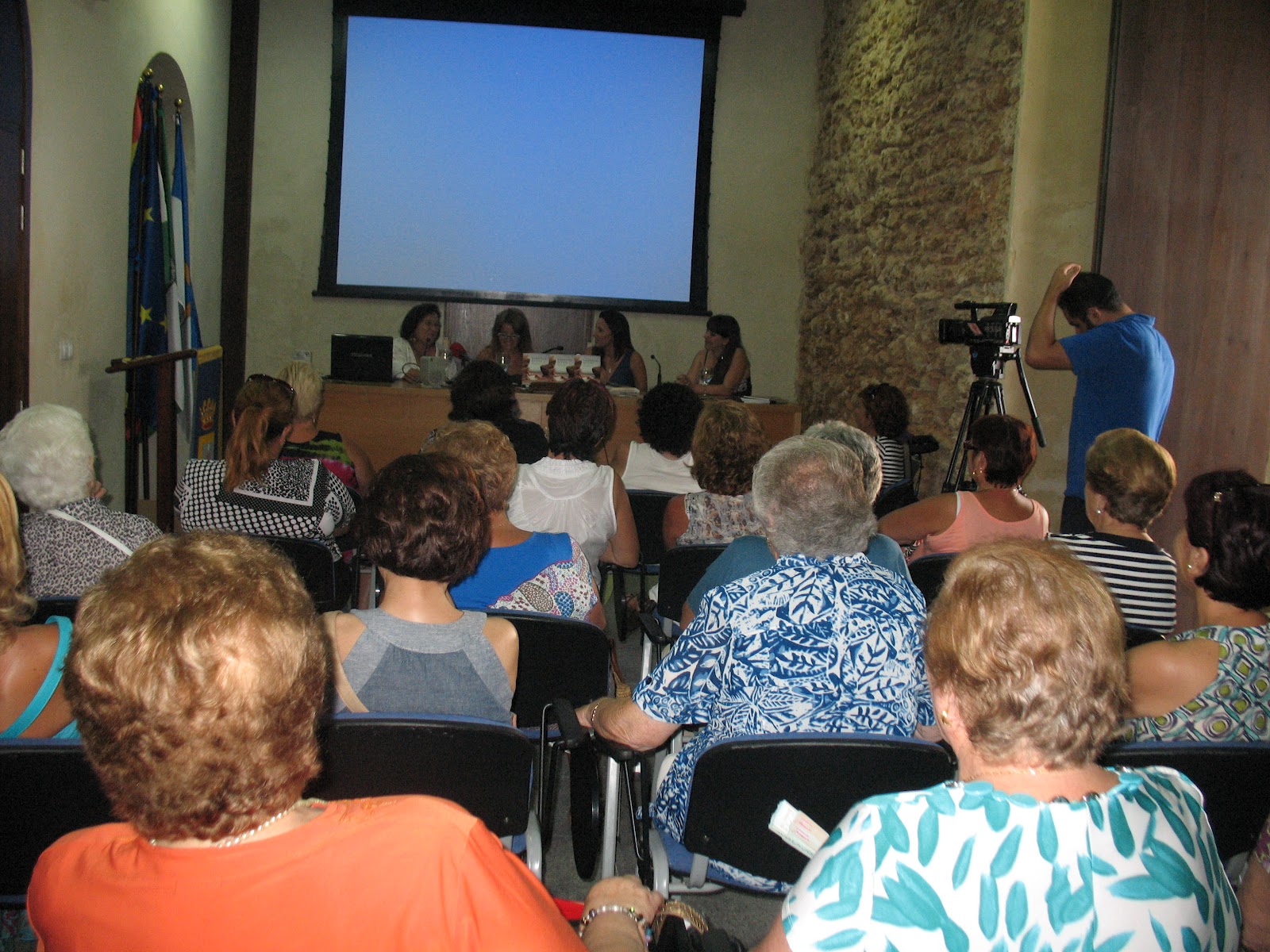 Lola González del Castillo: Presentación "Sábanas Rotas" Dos Hermanas