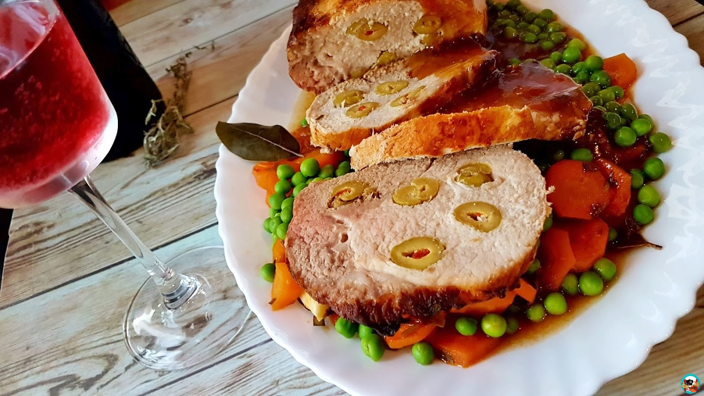 Lomo de cerdo mechado con aceitunas - ¡Huele Bien!