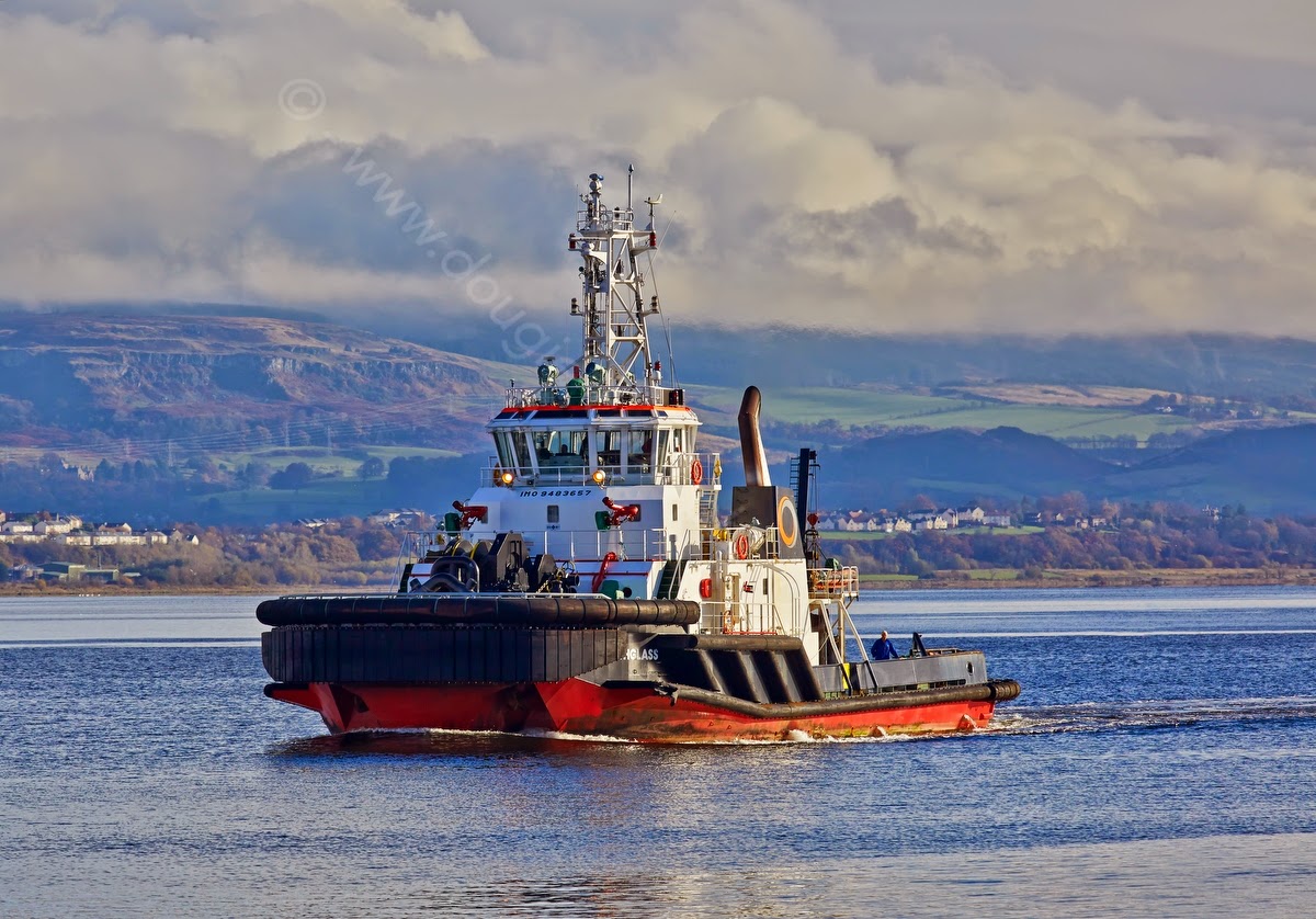 Dougie Coull Photography: 'Strathglass' Departing the River Clyde