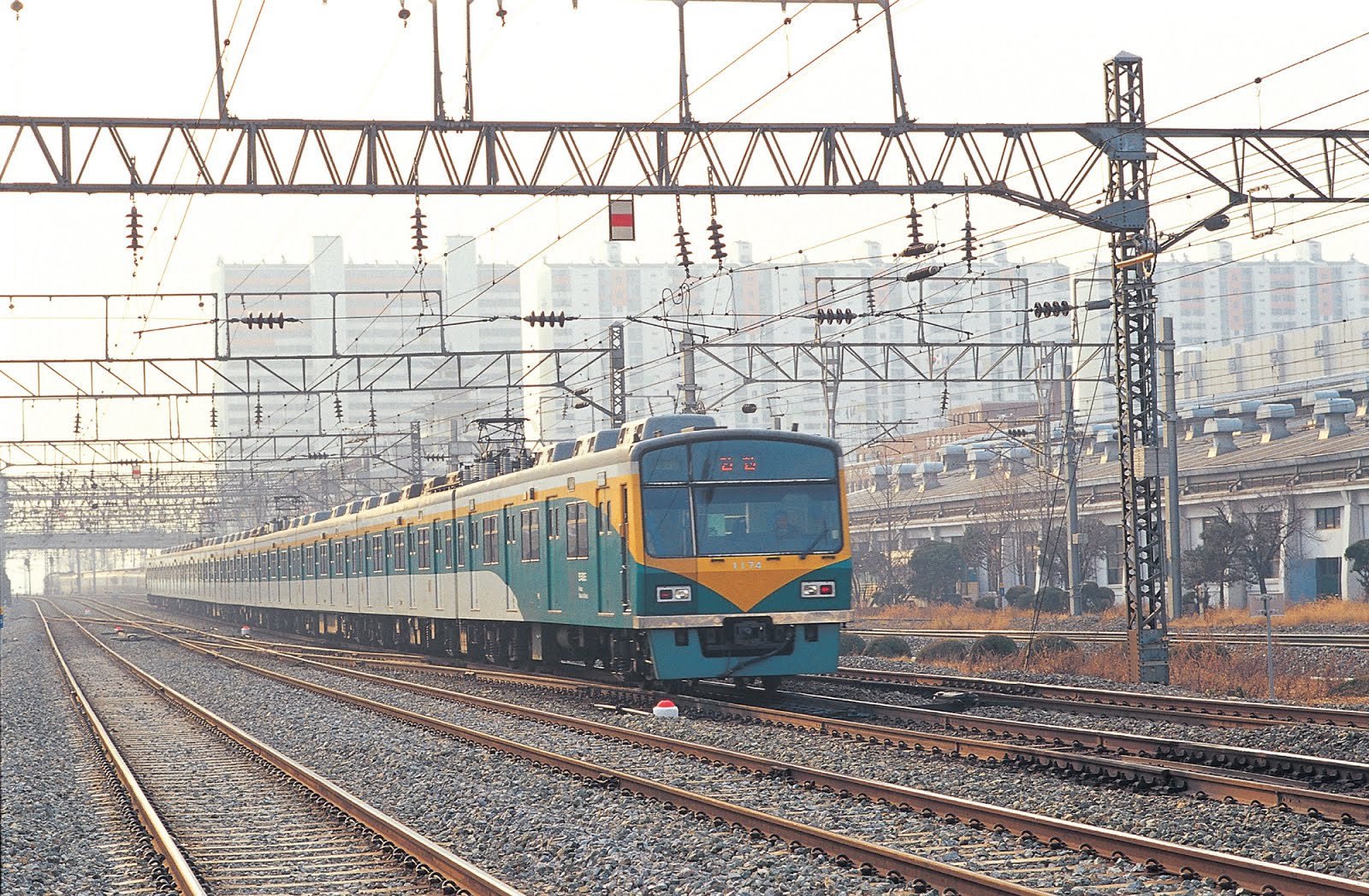 TSR-TCR: 31. 한국철도차량 105년사 2004.12.15 - 전동차