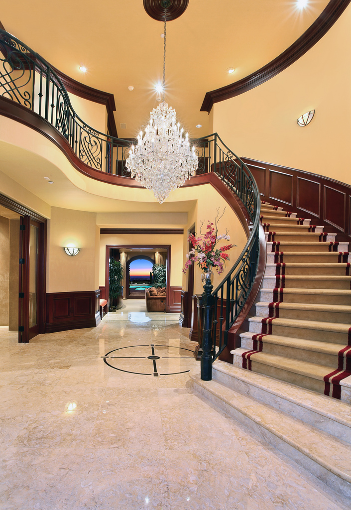 DECORATION: FOYER