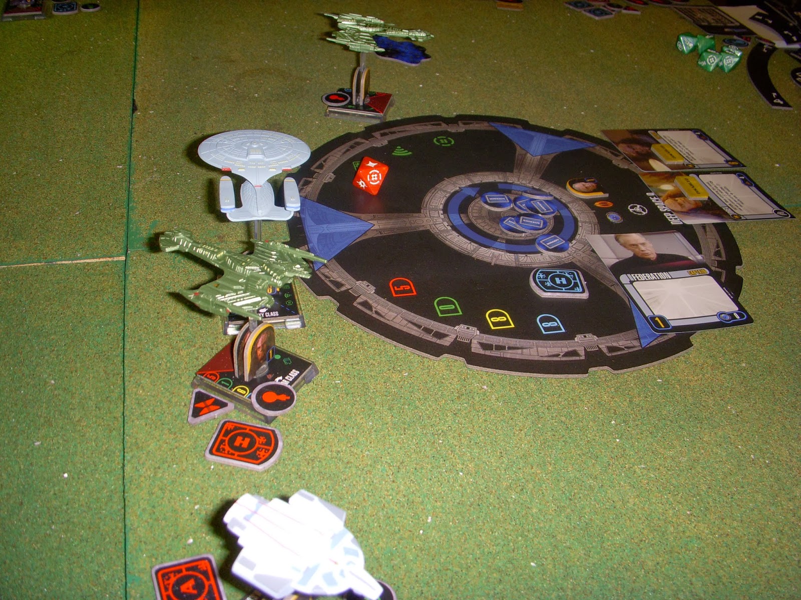 The Gen.: STAR TREK: ATTACK WING. RAID ON DS9.