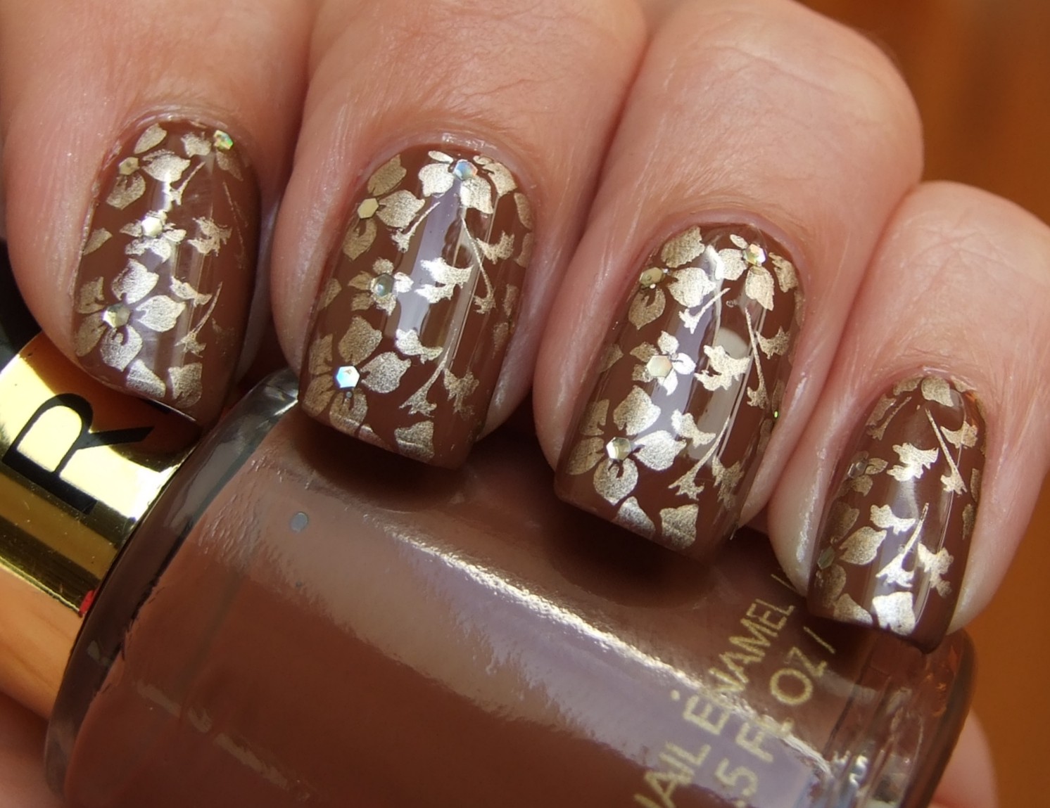Nailstyle: Revlon Totally Toffee with stamping