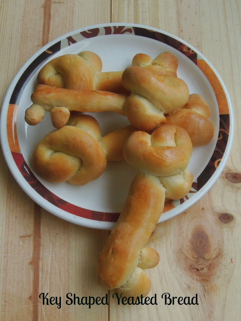Priya's Versatile Recipes: Key Shaped Eggless Yeasted Bread