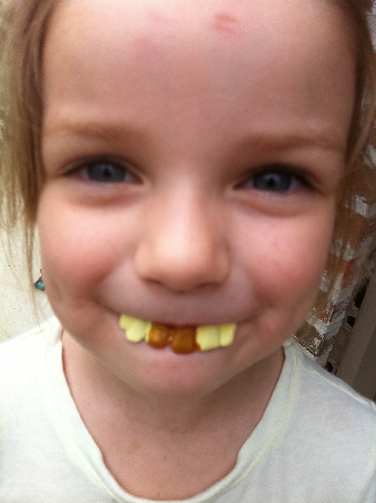 Mojoy: Ellie Sue's buckteeth.
