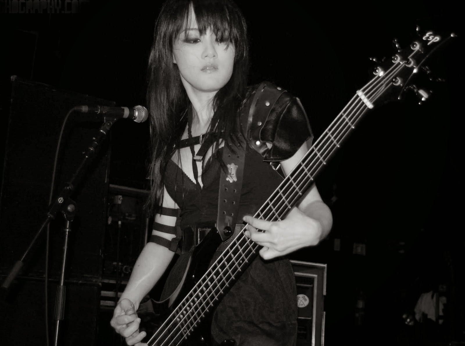Kunci Gitar & Lirik Lagu: Yuk Kenalan sama "Doris Yeh" Bassist wanita ...