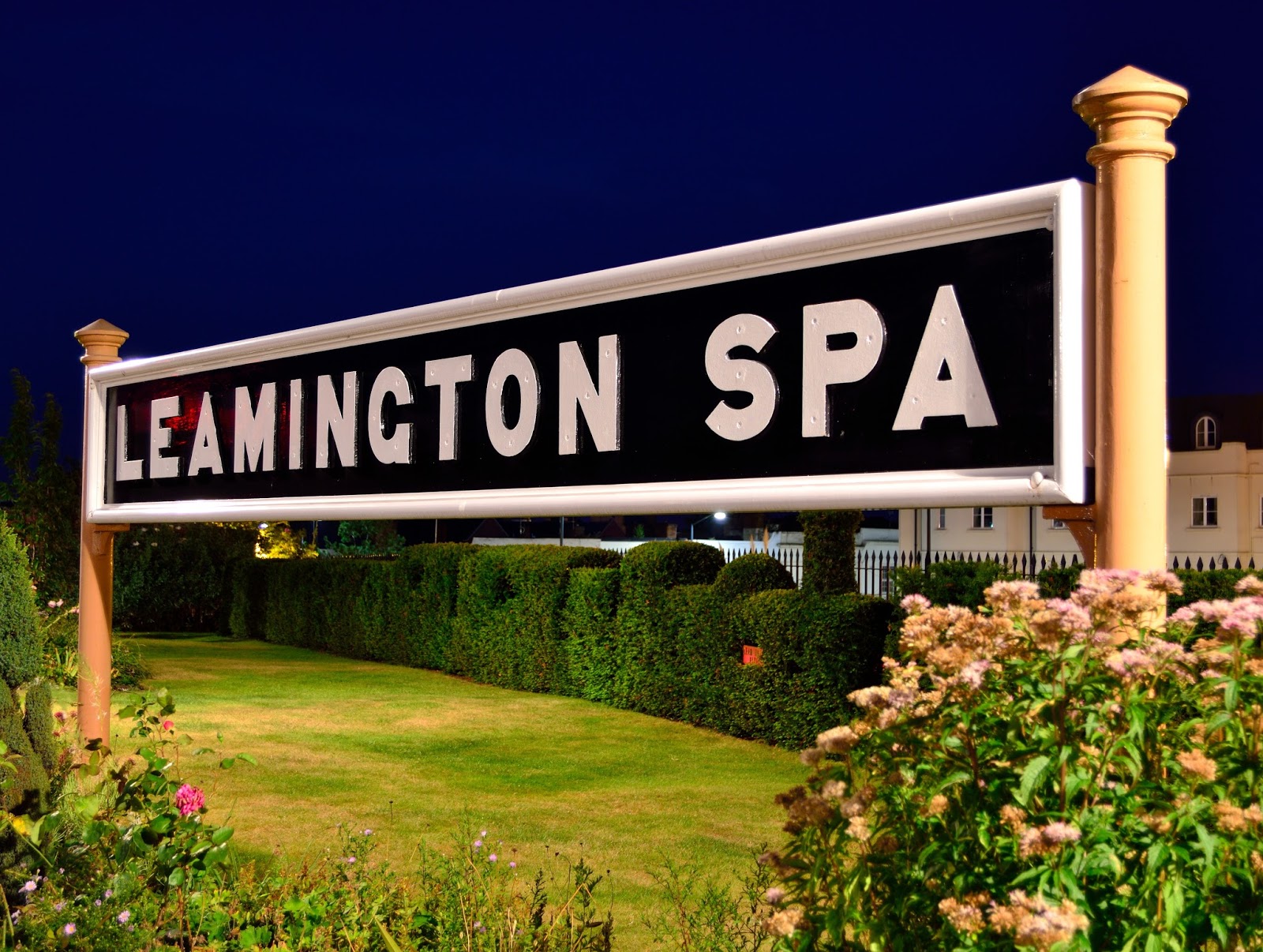 'Along These Tracks' Train Photos Site : Day and Night Photos of ...