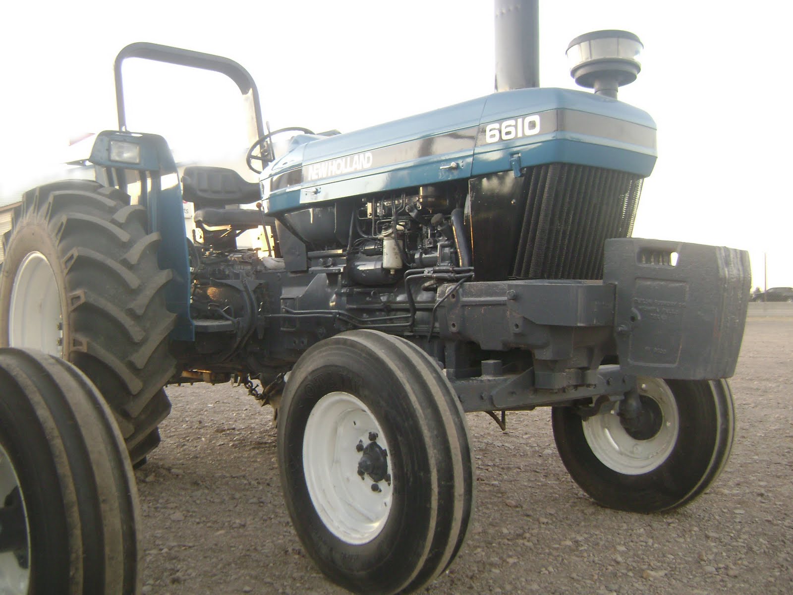 MAQUINARIA AGRICOLA INDUSTRIAL: Tractor New Holland 6610 $16,000 Dlls.