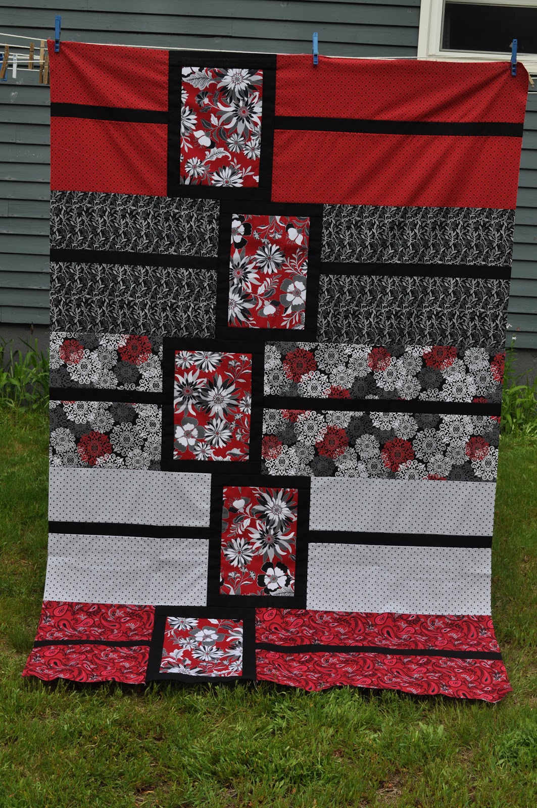 my husband's headache: Boxtrot Quilt in Red, White & Black