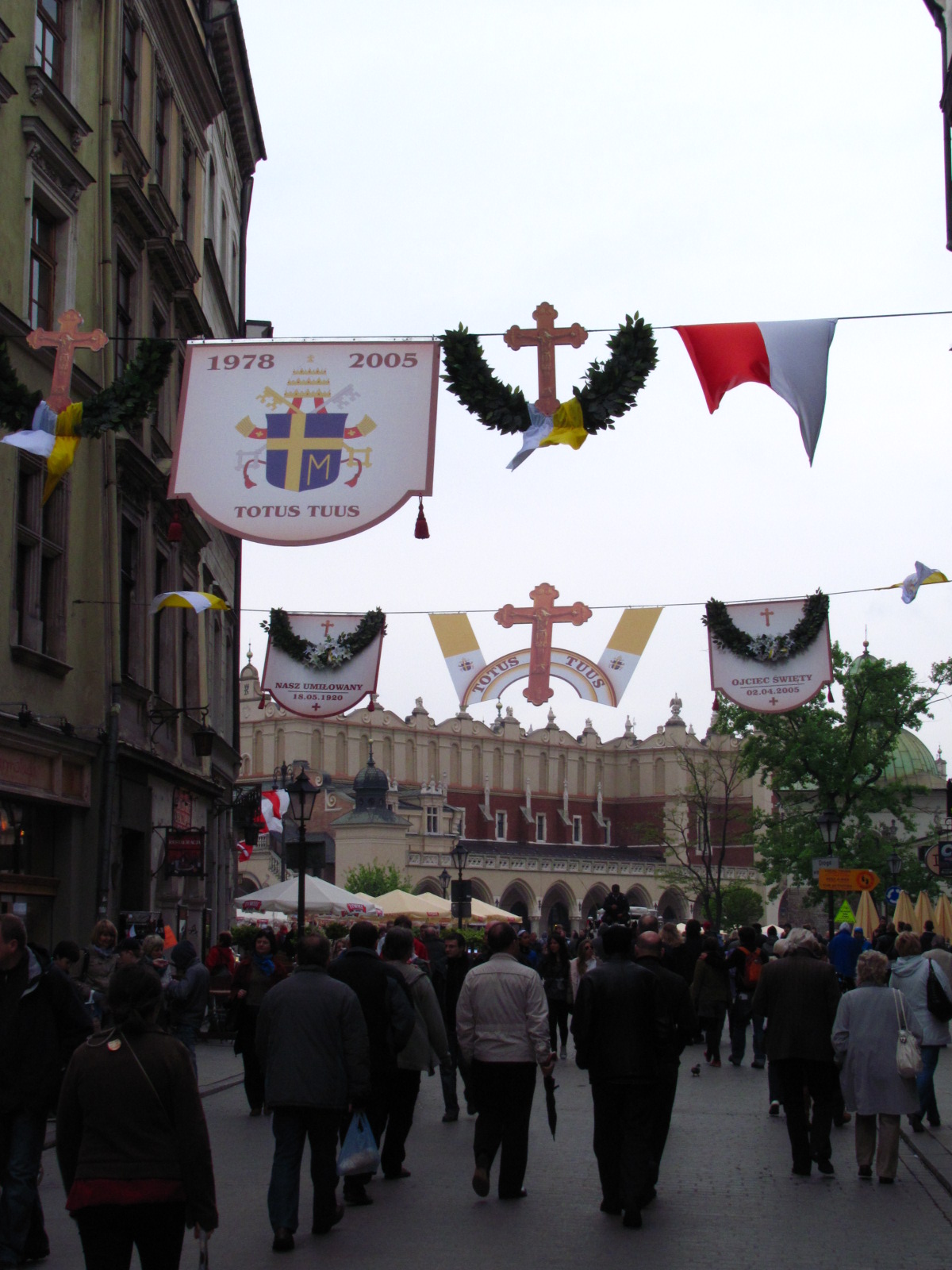 Te igitur: Catholic tradition - street decotration
