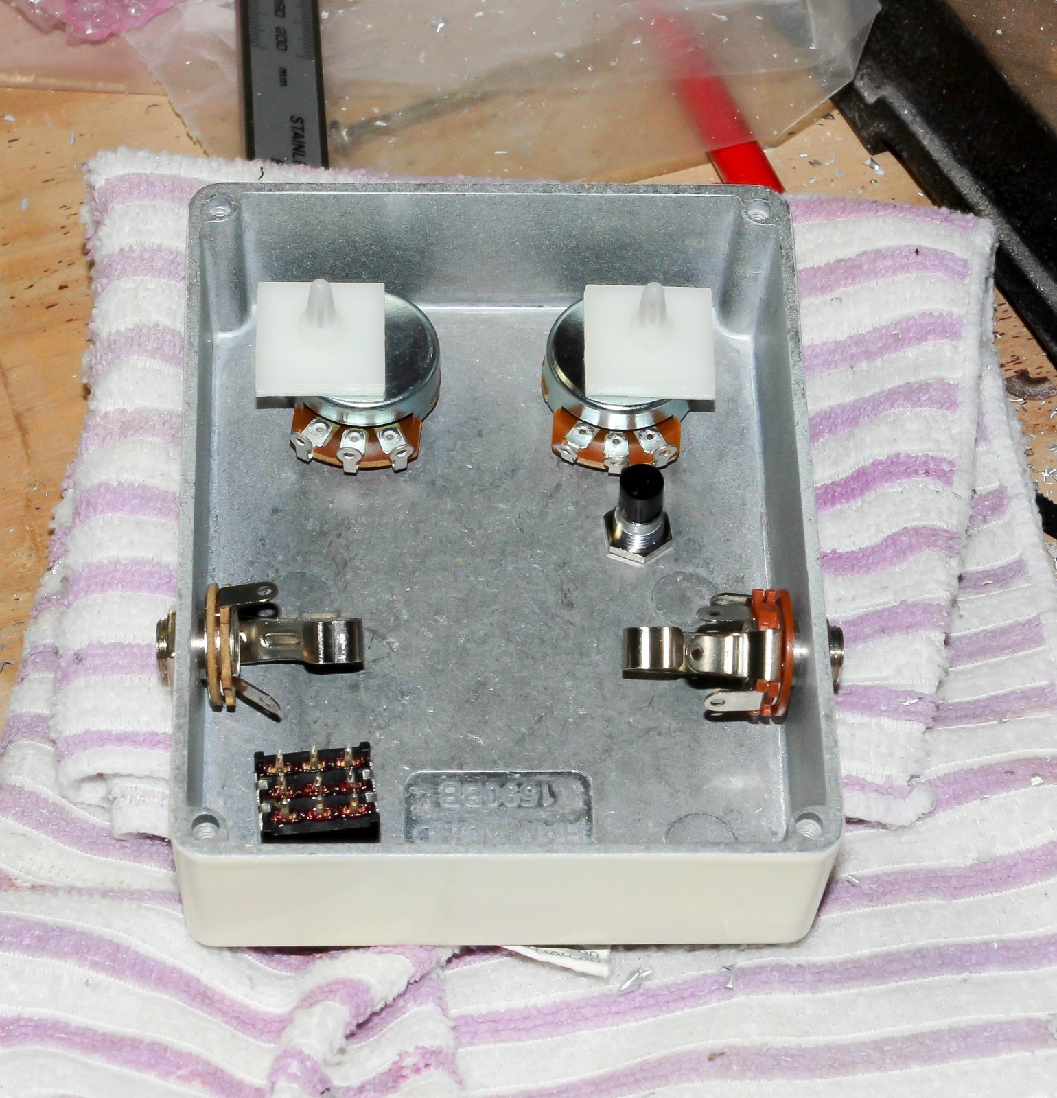 D.I.Y Pro Audio: Dallas Arbiter Fuzz Face build part 2
