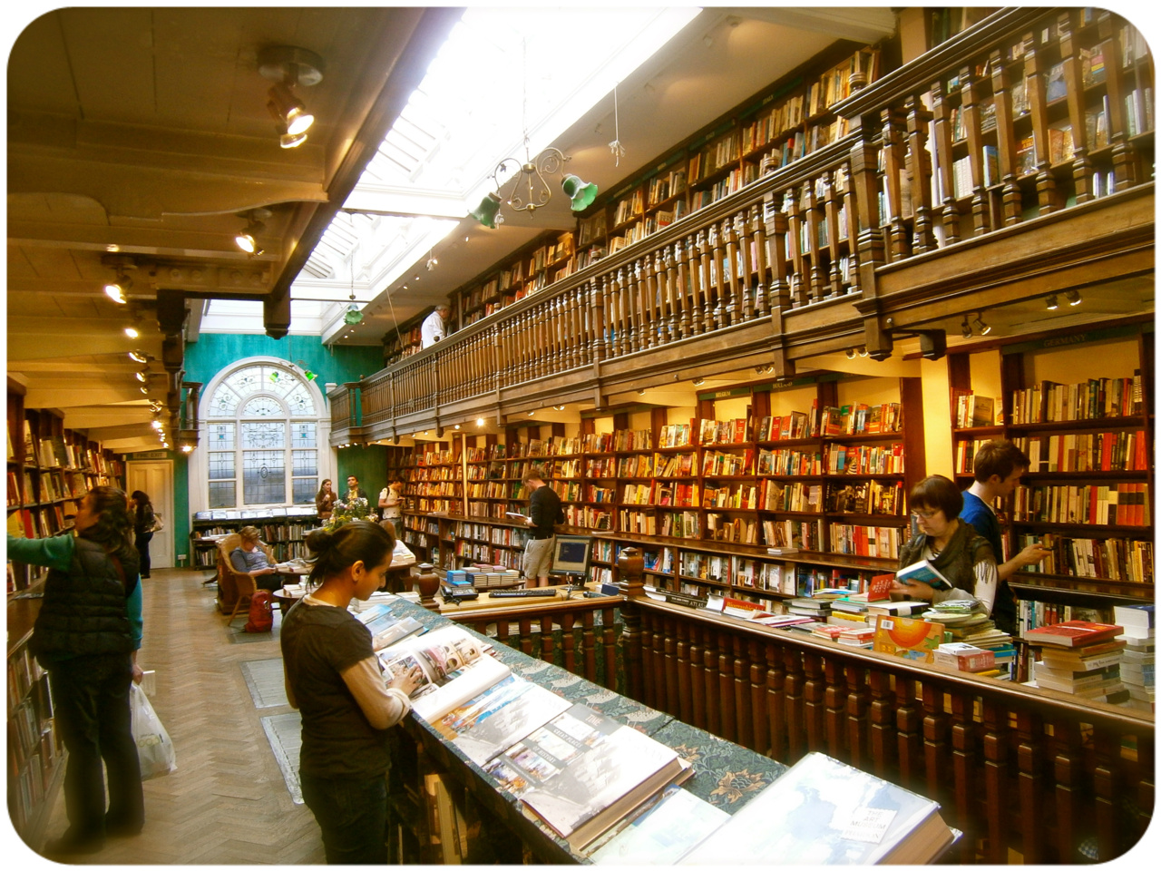 TOTES AMAZING: DAUNT BOOKS