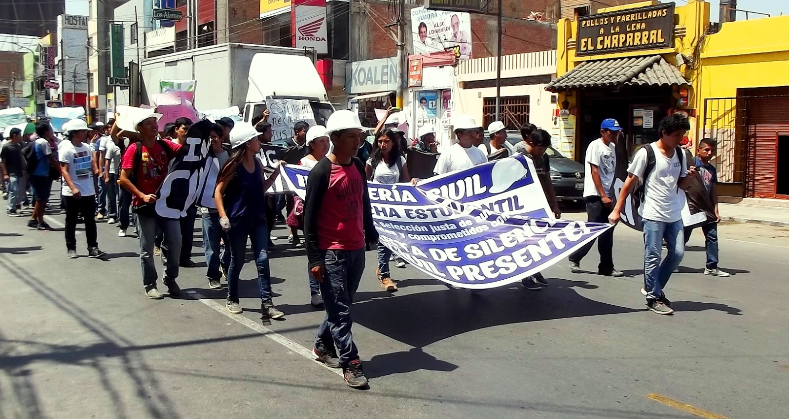 Crónica Roja-Huacho: HUACHO: ESTUDIANTES DE INGENIERÍA CIVIL EMPLAZAN A ... Crónica Roja-Huacho: HUACHO: ESTUDIANTES DE INGENIERÍA CIVIL EMPLAZAN A ...