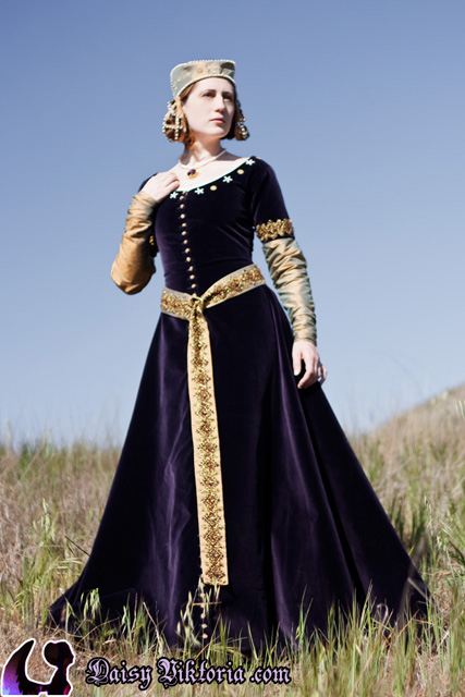 Couture Aranel: Purple Velvet Cotehardie