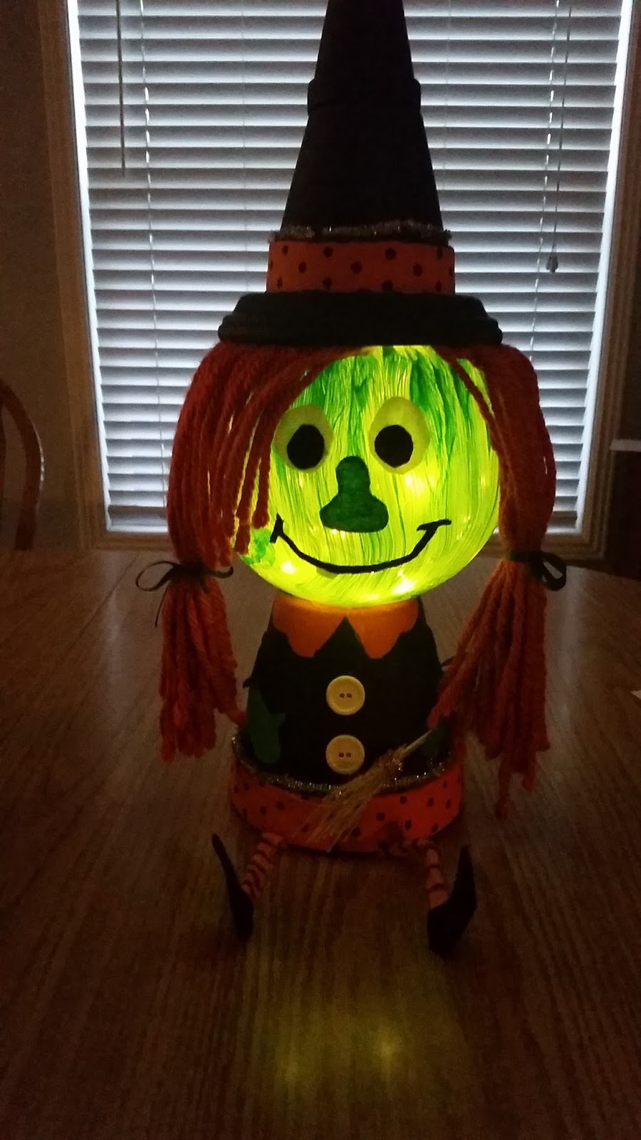 Mindy-B-Crafting: HALLOWEEN: Clay Pot Witch