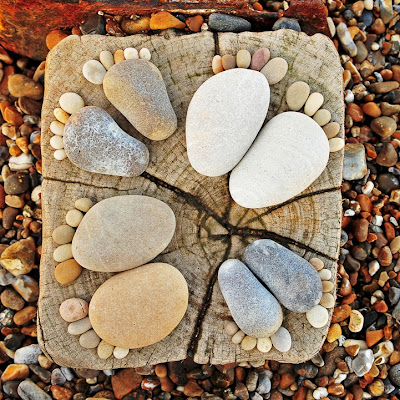 beachcomber: pebble art