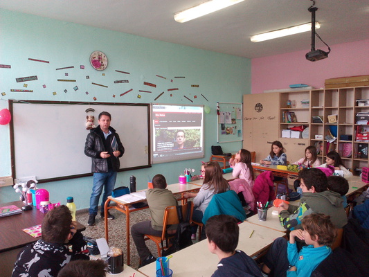 Bloggers...από κούνια! : A journalist in our class-E2-ERASMUS