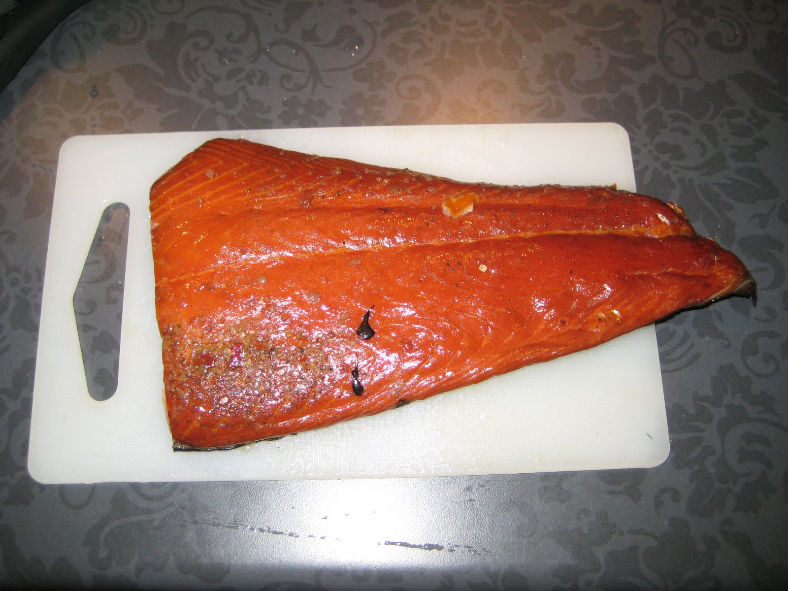 Pilles univers: Varmrøget laks med salat.