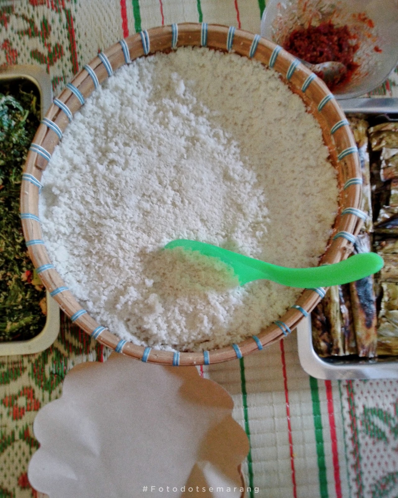 Makan Nasi Jagung Putih Ala Desa Sepakung