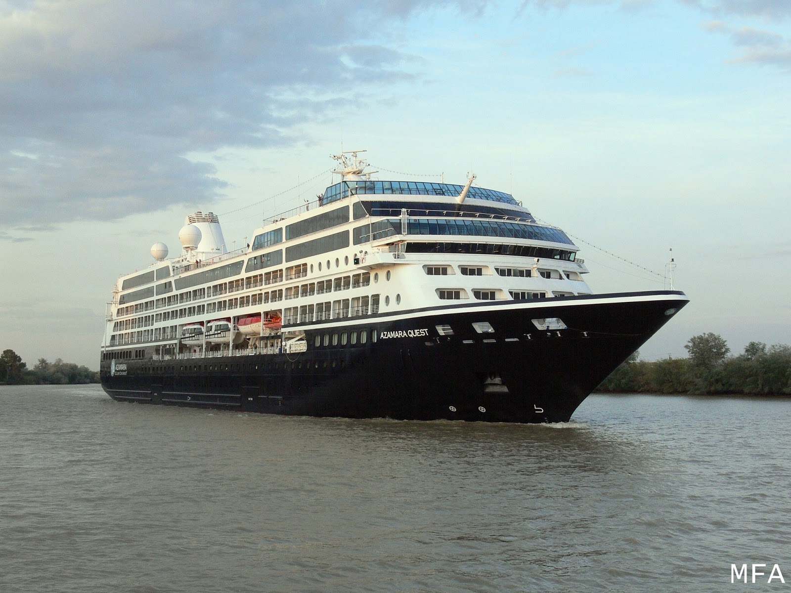 Cruceros en Sevilla: Azamara Quest y MS Deutschland
