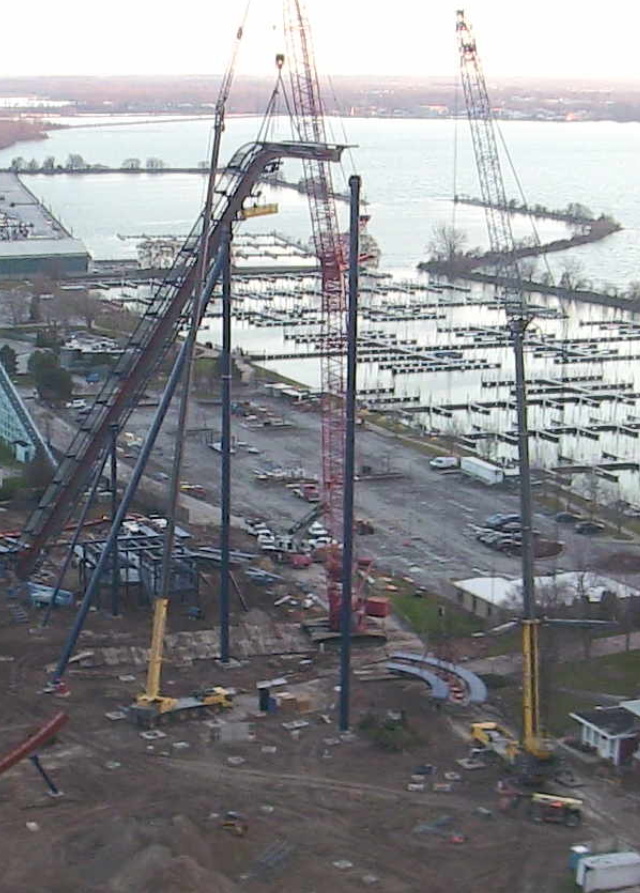 NewsPlusNotes: Cedar Point Tops Off Valravn!