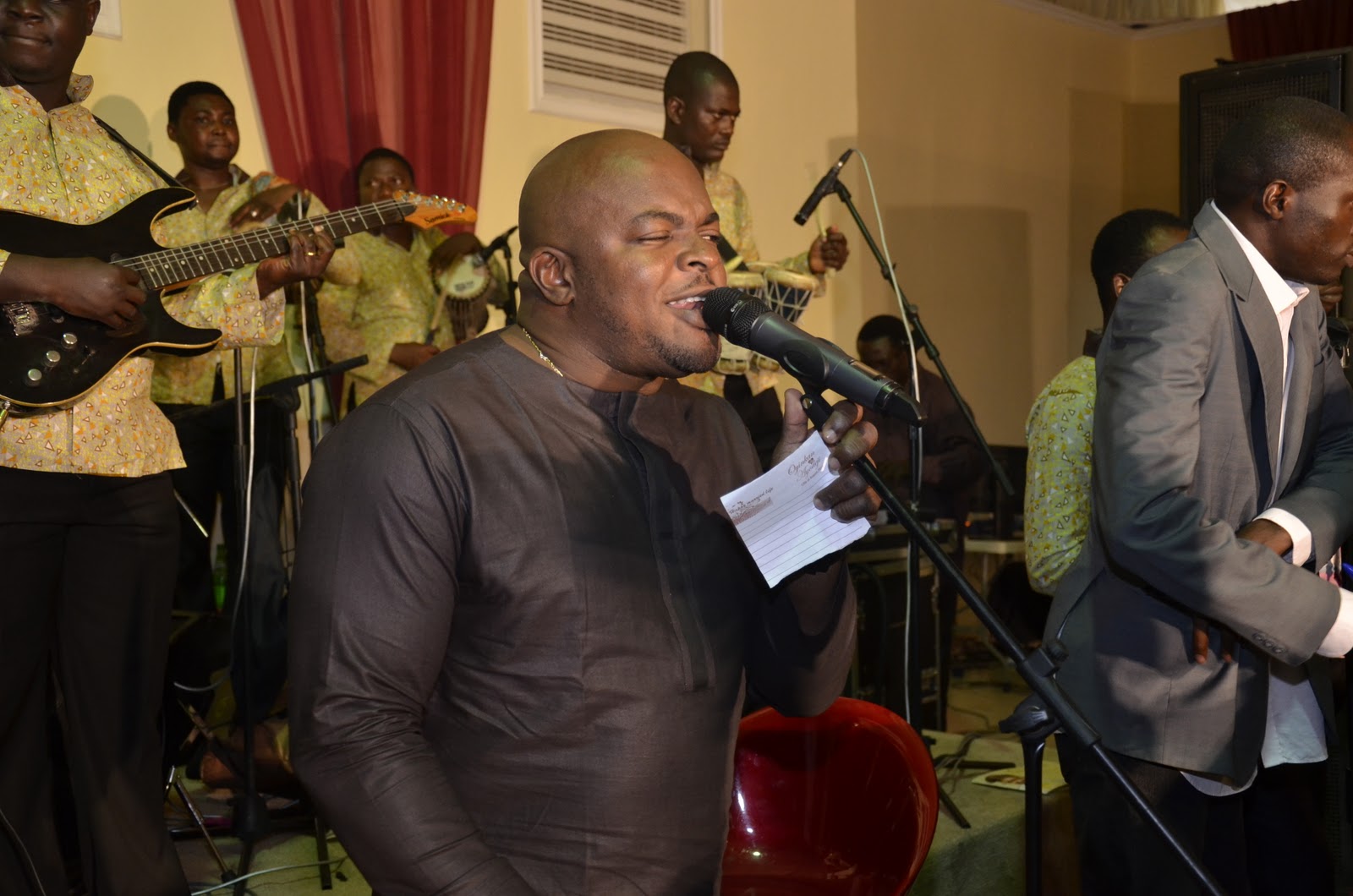 Shuga Band: Akin Shuga dazzles at the burial of Pa Kayode Fashina