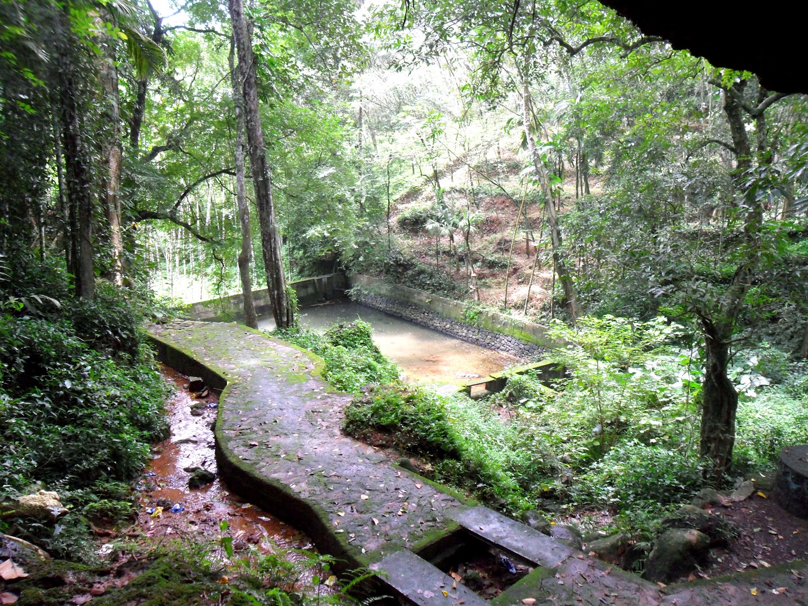 Areekkal waterfalls,Kochareekkal CAVE,koorumala- PHOTOS -pampakuda ...