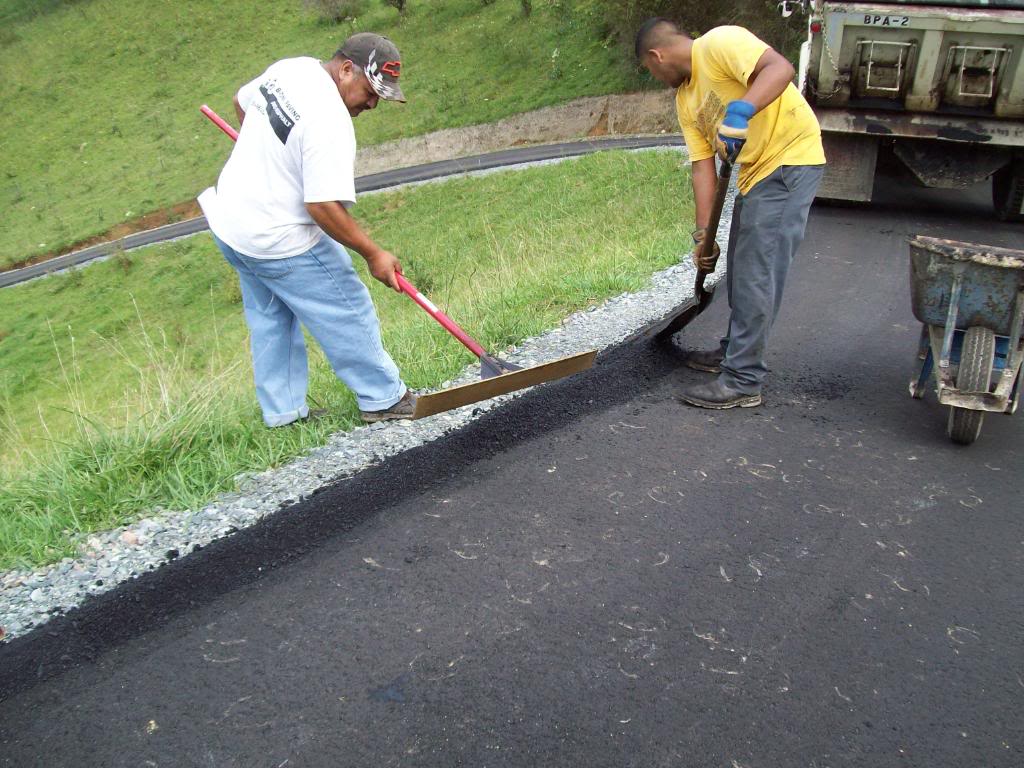 Mike and Lisa's World: Chapter 90...Making Curbs For Our Driveway
